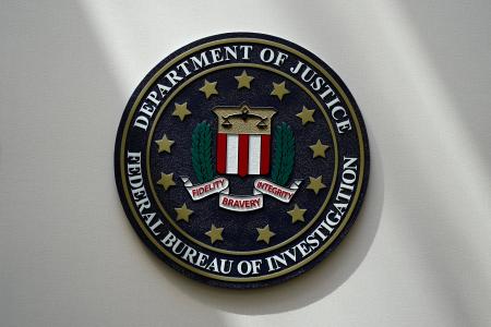 通信傍受情報を不適切利用 FBI、27万回超 | 高知新聞