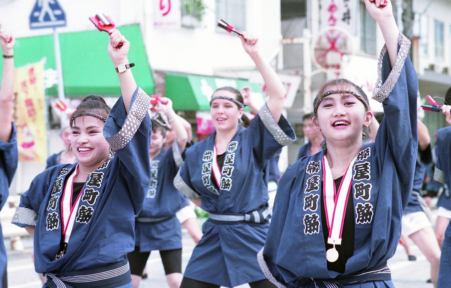 よさこい大賞、近年は〝御三家〟が独占 ほにや・十人十彩・とらっく―前へ！よさこい70年 〈高知 よさこい 2023〉 | 高知新聞