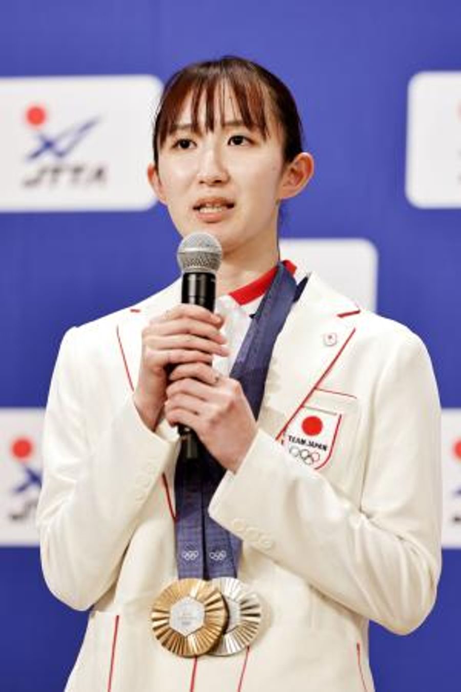 卓球早田らが記者会見 女子団体で銀メダル | 高知新聞