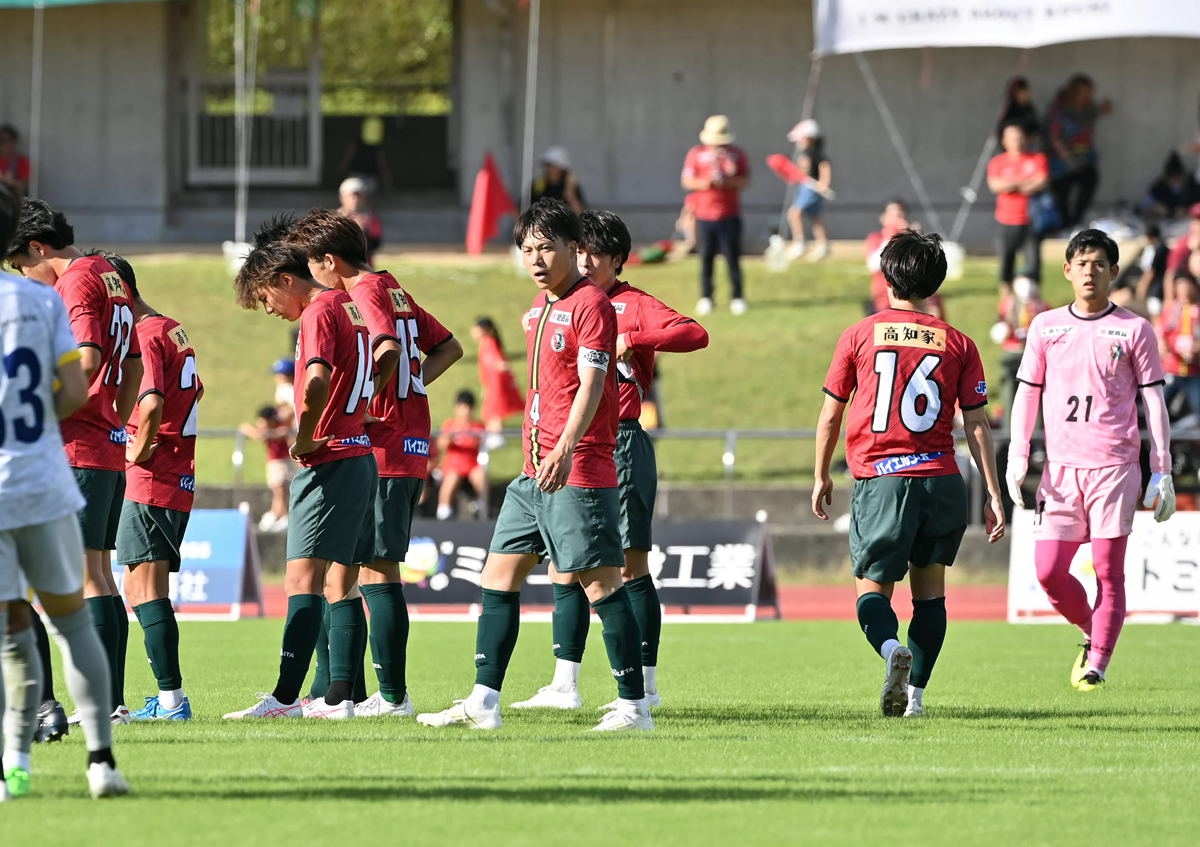 高知ユナイテッド、連敗止められず 沖縄SVに0―2 4戦連続無得点 サッカーJFL | 高知新聞