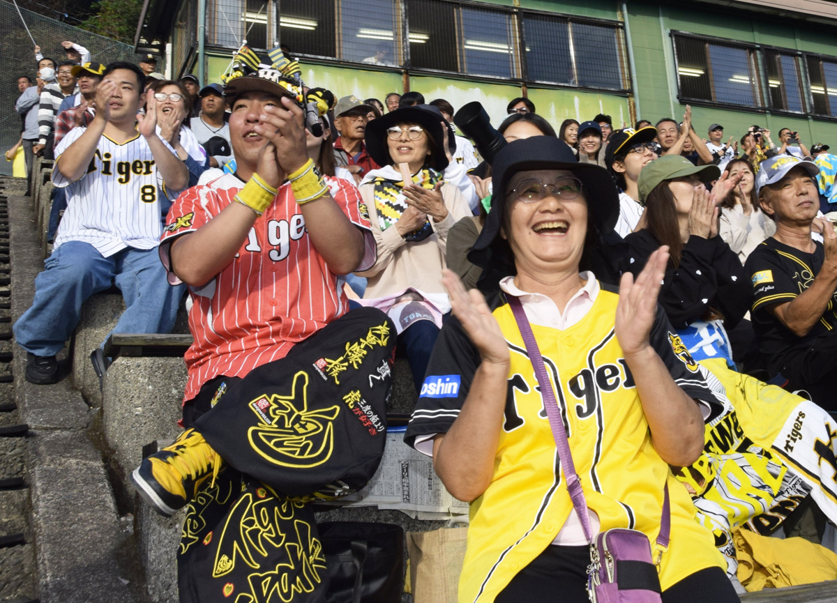 阪神キャンプが2万人を突破！ 2回目の紅白戦に5700人 高知県安芸市 | 高知新聞