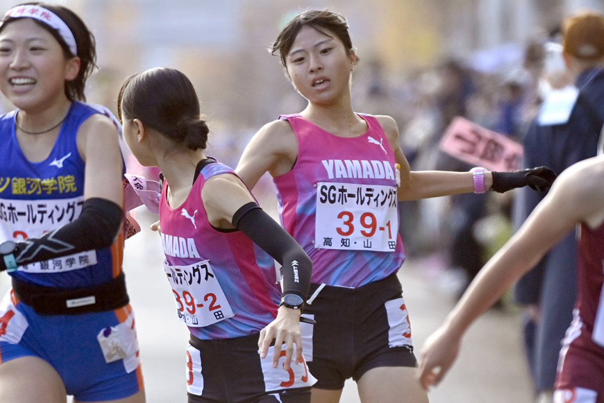 女子・山田、粘って14位 男子は高知農36位、高知工42位 全国高校駅伝 | 高知新聞