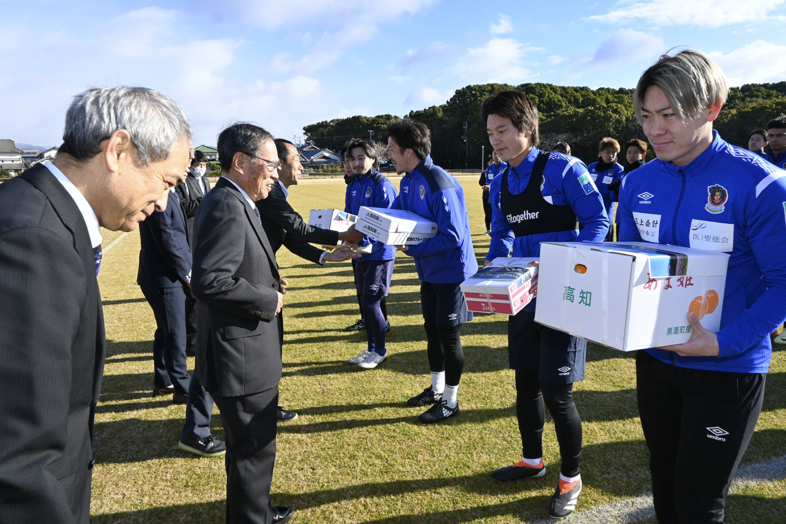 球春はすぐそこ！黒潮町でJFLラインメール青森キャンプイン 「チーム一丸」となってJ参入に挑む | 高知新聞