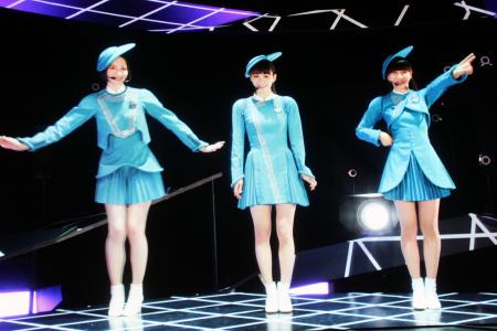 パフュームの歌唱、万博会場に NTT、3D映像を瞬時に伝送 | 高知新聞