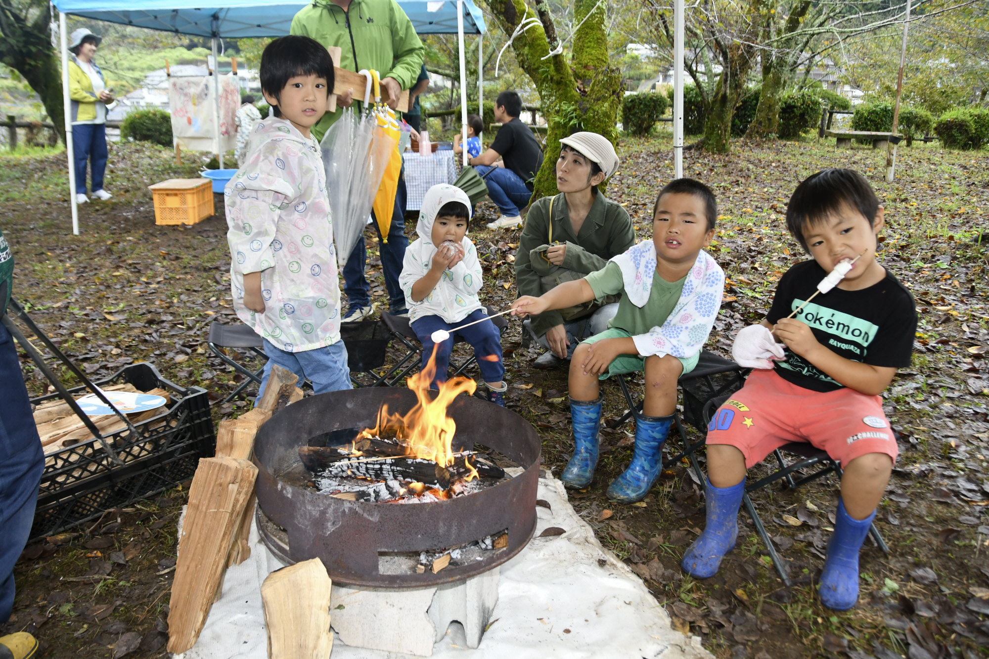 たき火、木工、水鉄砲… 自分でできた！ 子どもたち自由に冒険遊び 本山町で「プレーパーク」 | 高知新聞